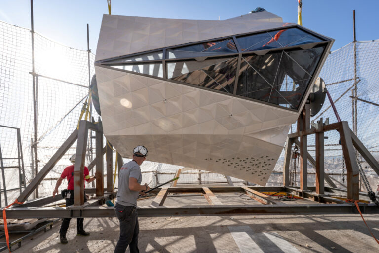 This is how the cross on the tower of Jesus was built
